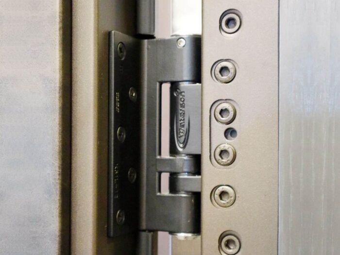 Self‐Closing Hinge for Luxury Office | Waterson