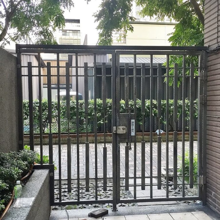 Industrial Heavy Duty Gate Hinges in Manufacturing Areas