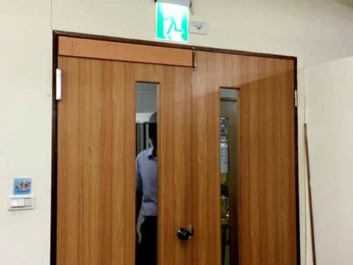 Self Closing Aluminum Interfold Hinge