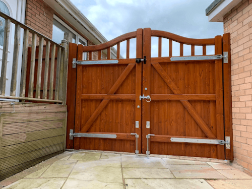 Elevate Driveway Gate with Stainless Steel Hinges