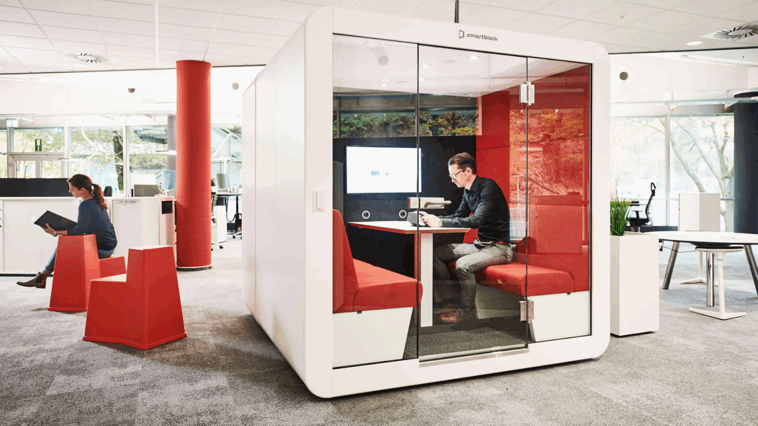 What Frameless Glass Door Hinges are for Office Meeting Pod